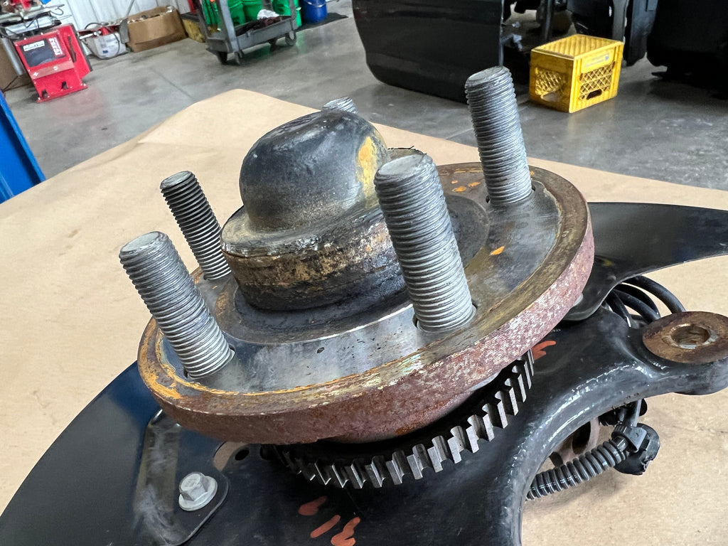 2015-2020 Ford Mustang 5.0L GT LH Driver Side Front Spindle Knuckle Hub